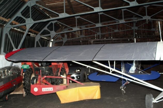 Piper PA-18 Super Cub - LowLandCustom Aircraft Covers | Moto Seats